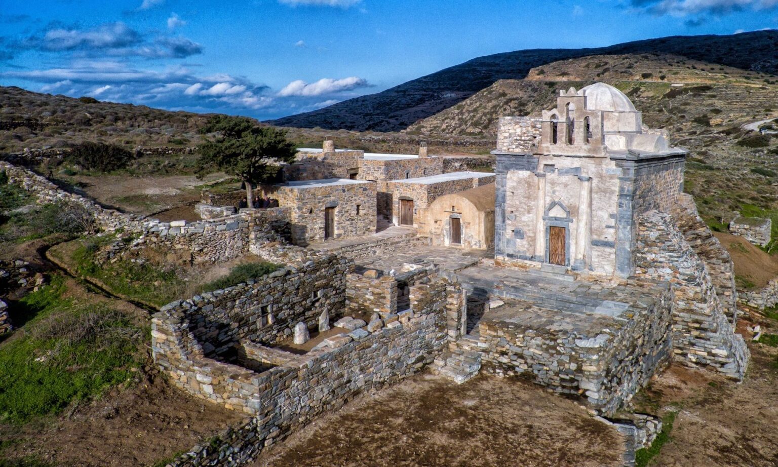 A woman possessed: The deviant burial of high-born Neiko - Hellenic ...